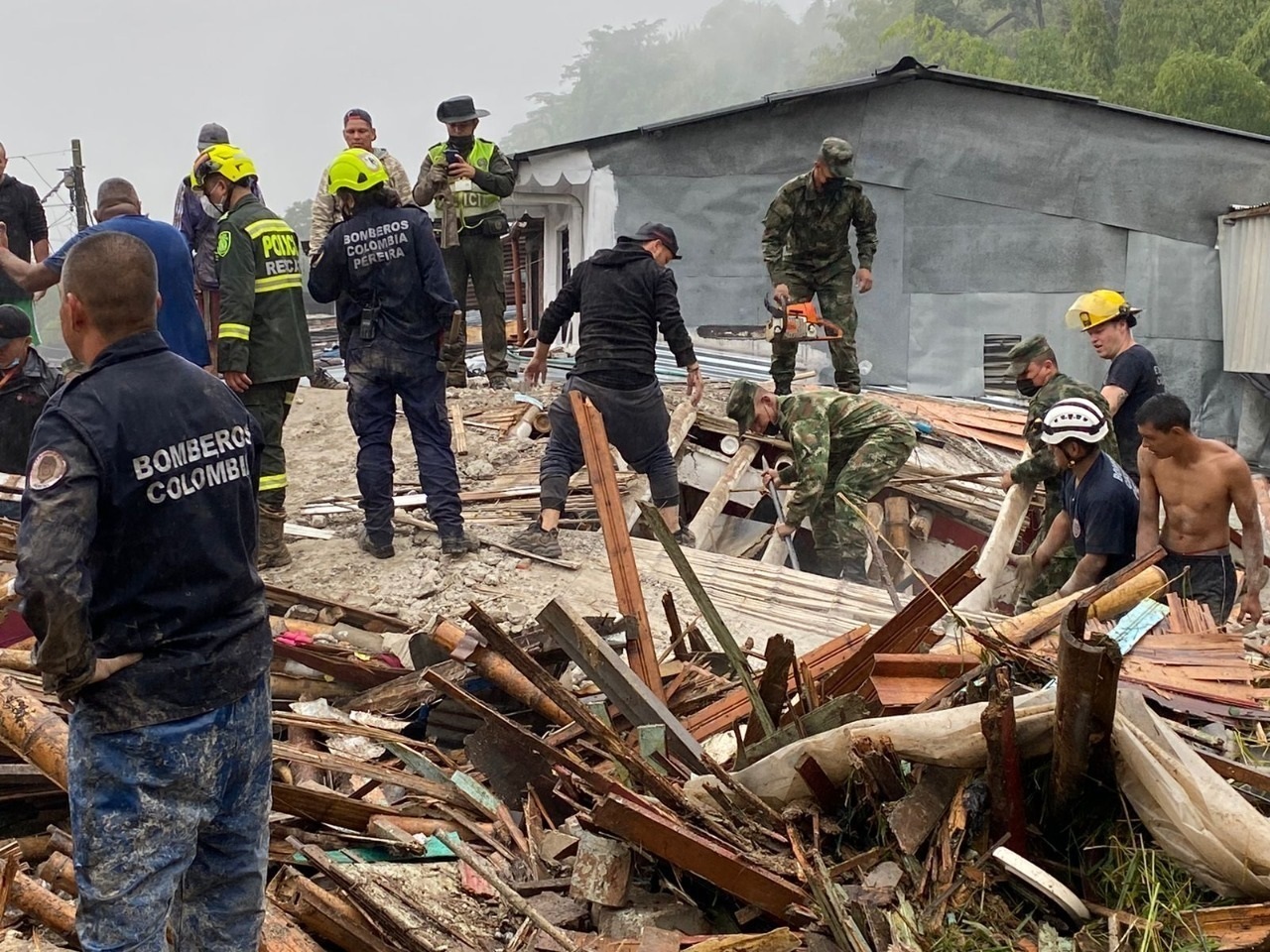 Tragedia en Pereira: Catorce muertos y 30 heridos tras deslizamiento de ...