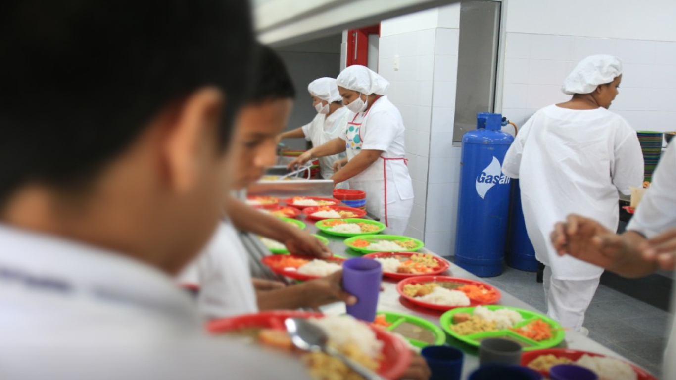 Antioquia asegura recursos para fortalecer el PAE en 2025 - Nación Paisa