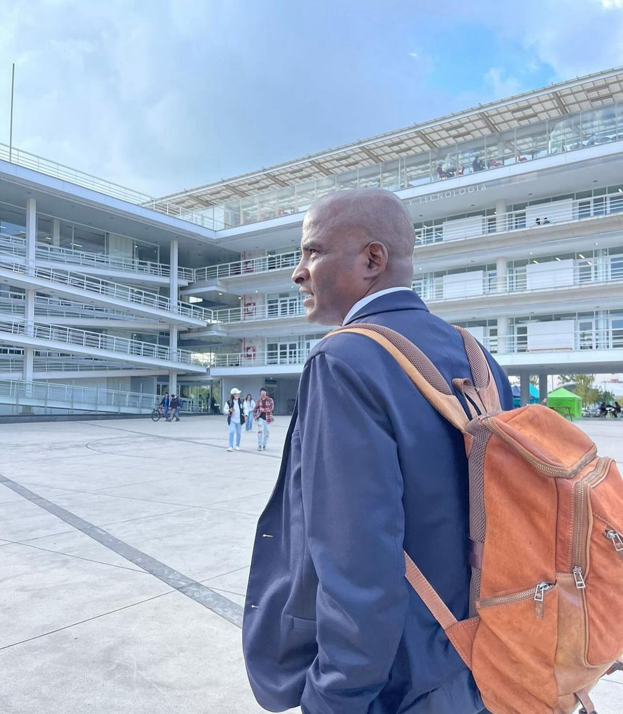 Afro de la Colombia profunda, hijo de la UNAL, quiere ser su rector